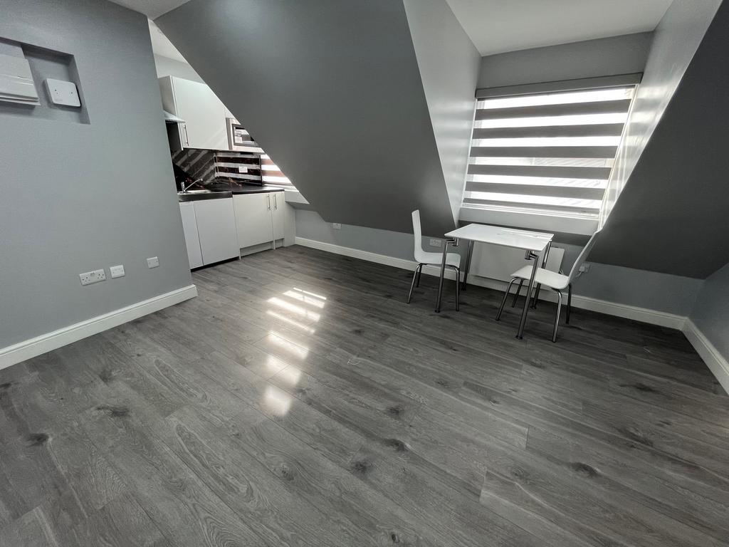 The Burroughs, Hendon NW4 1 bed flat - £1,395 pcm (£322 pw)