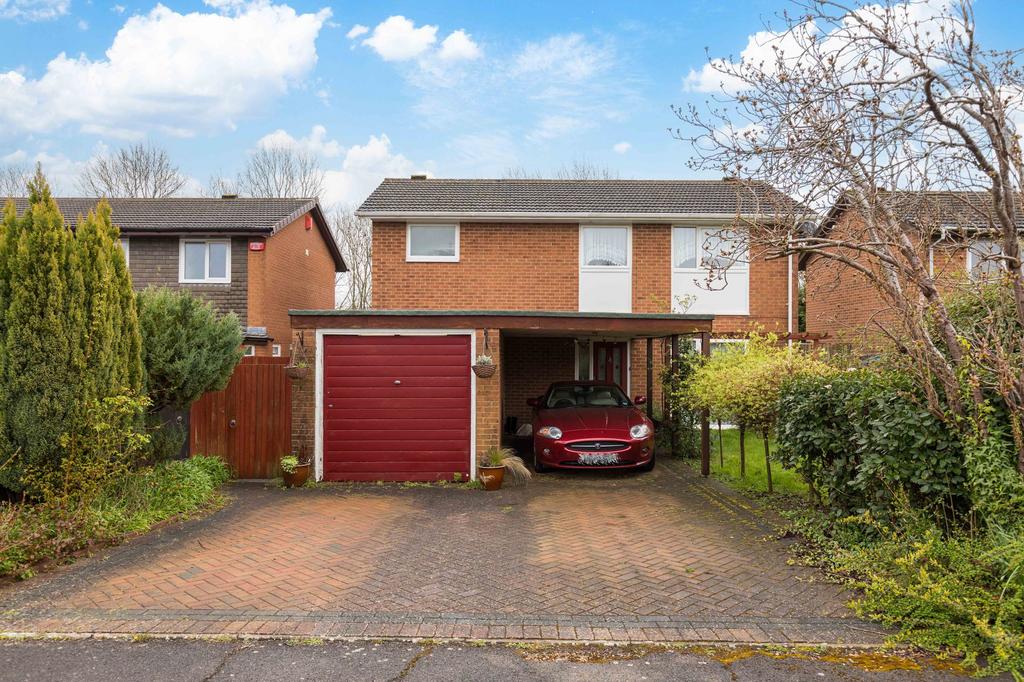 Hexham Close, Crawley RH10 4 bed detached house for sale - £525,000