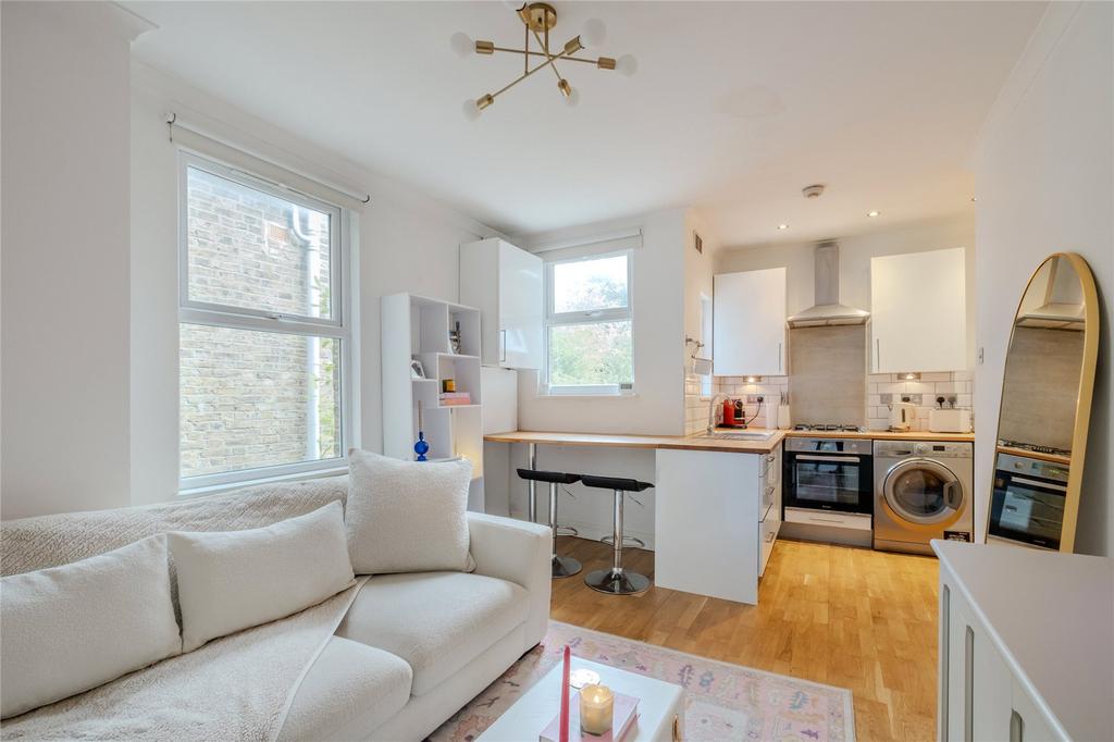 Leigham Vale, London SW16 1 bed apartment - £1,700 pcm (£392 pw)
