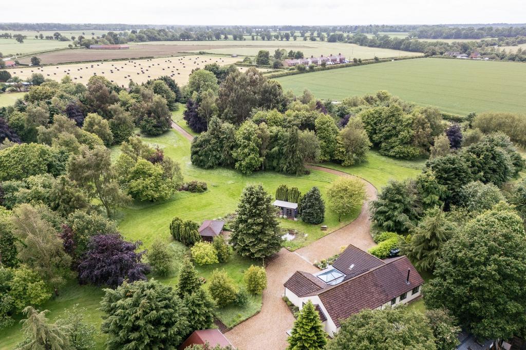 Low Street, Smallburgh, Norfolk 4 bed bungalow - £895,000