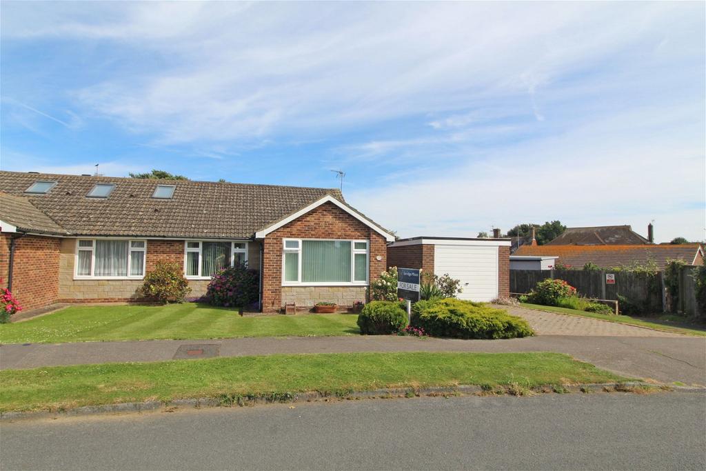 Springfield Close, Pevensey BN24 3 bed semi-detached bungalow for sale ...