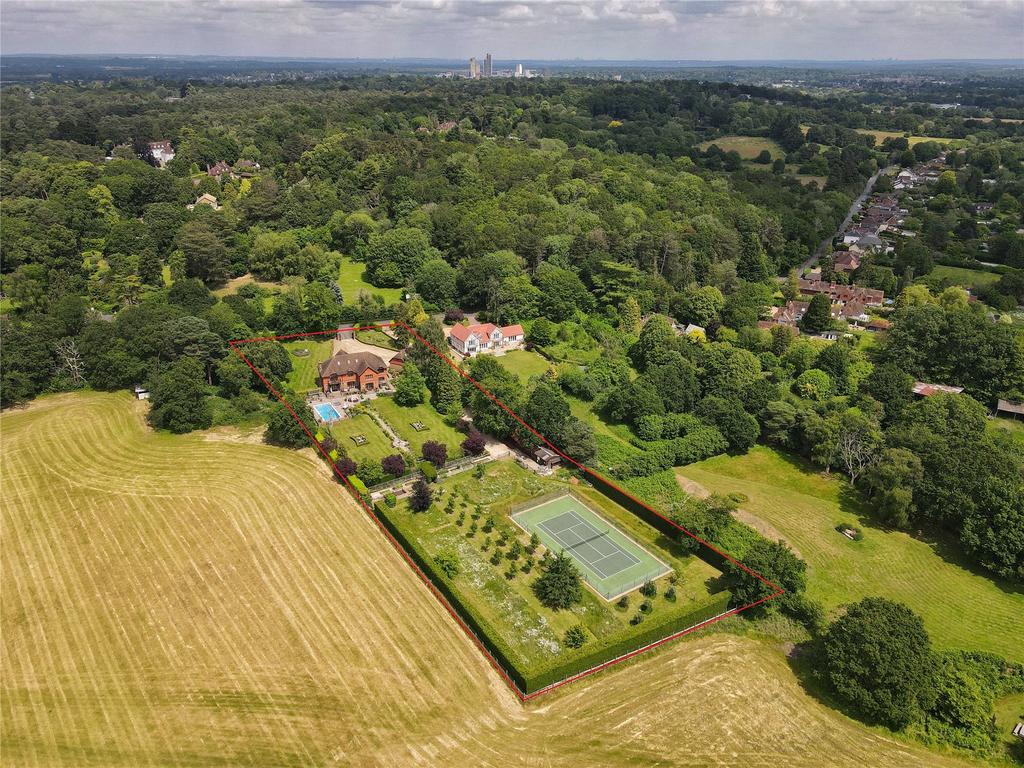 Saunders Lane, Mayford, Surrey, GU22 6 bed detached house - £2,750,000