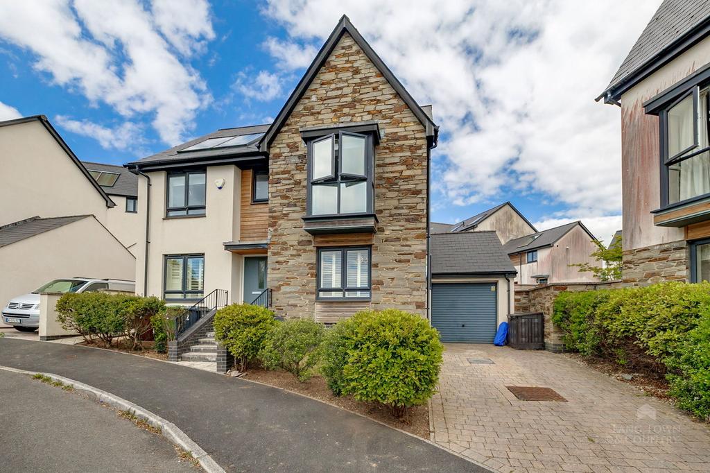 Airborne Drive, Plymouth PL6 4 bed detached house - £1,600 pcm (£369 pw)