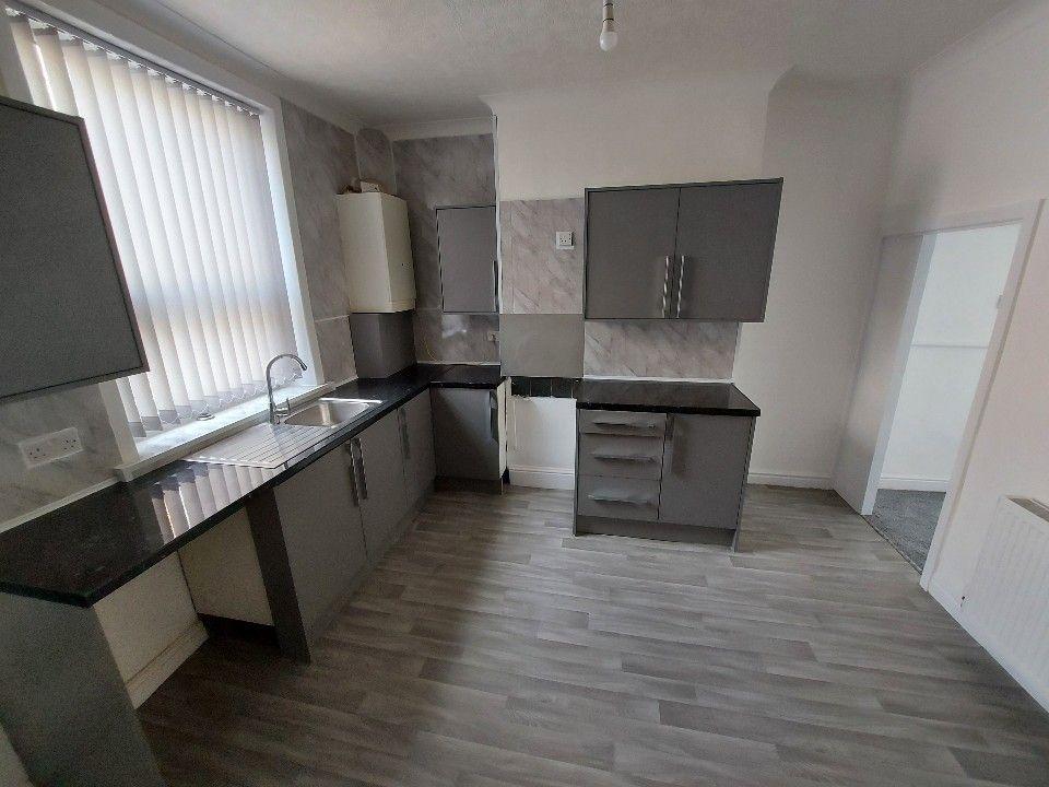 Burnley BB11 2 bed terraced house - £530 pcm (£122 pw)