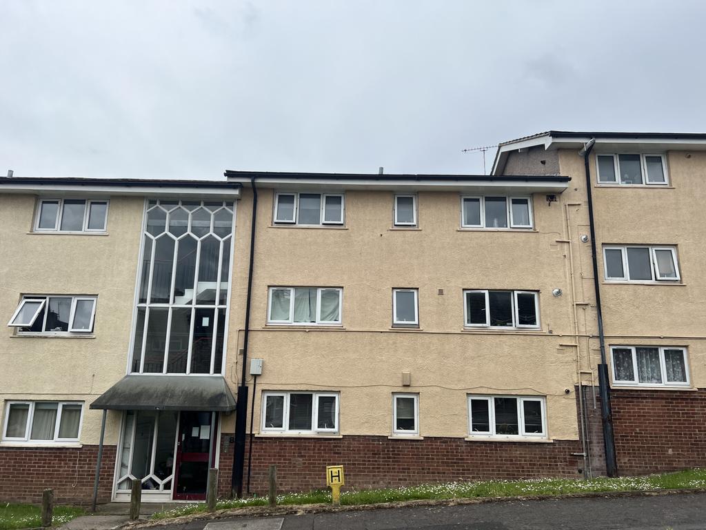 Tewkesbury GL20 2 bed flat - £120,000