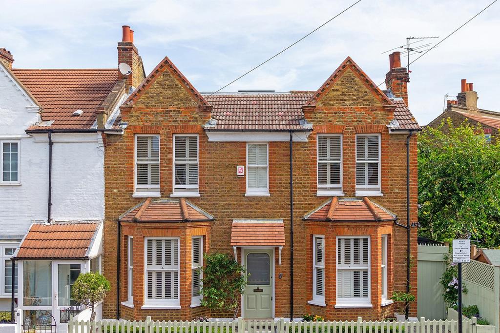 Cheriton Square, London, SW17 4 bed semi-detached house - £1,475,000