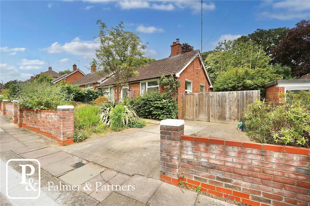 Tuddenham Avenue, Ipswich, Suffolk, IP4 2 bed bungalow - £260,000