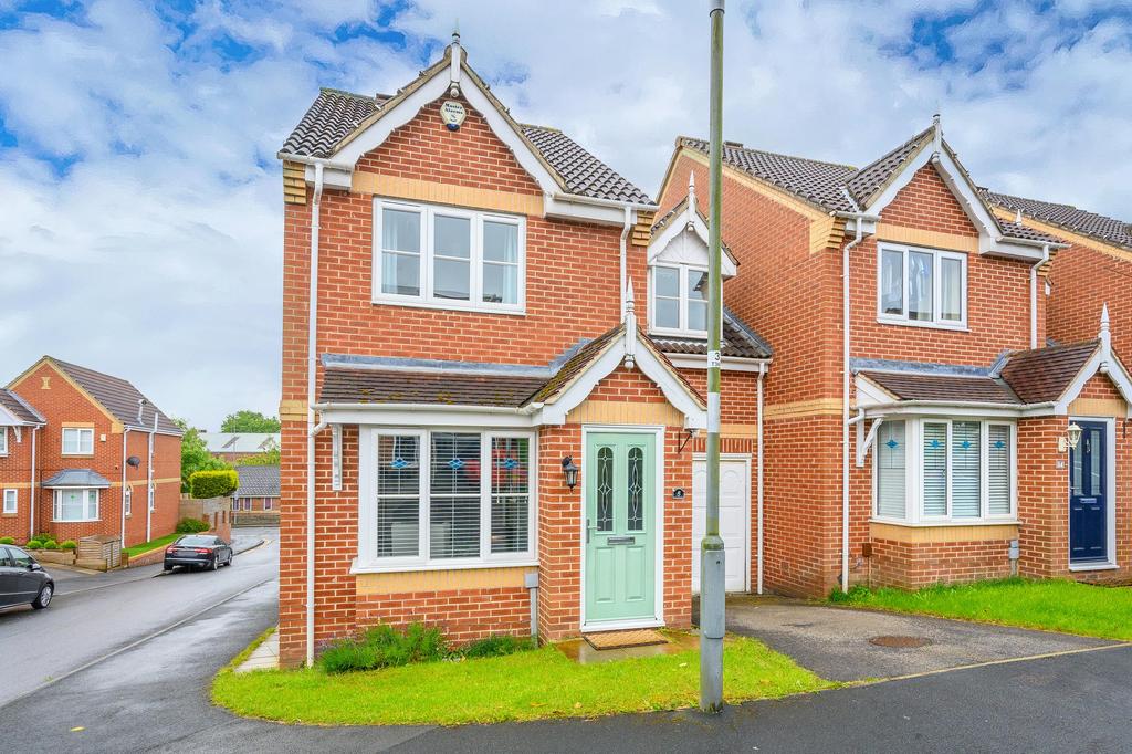 Trafalgar Gardens, Morley, LS27 3 bed link detached house - £295,000