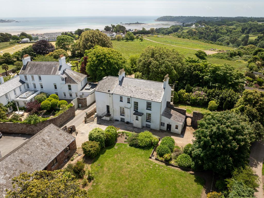 Le Vieux Beaumont, St. Peter, Jersey 6 bed detached house - £1,700,000