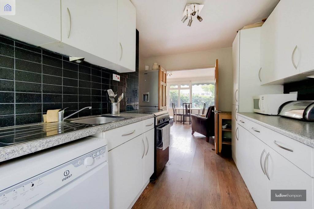 Cooks Road, Kennington, London, SE17 2 bed flat - £2,200 pcm (£508 pw)