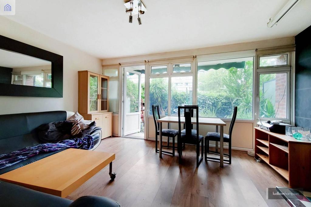 Cooks Road, Kennington, London, SE17 2 bed flat - £2,200 pcm (£508 pw)