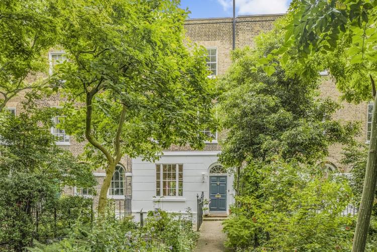 Grove Lane, London SE5 4 bed house - £4,750 pcm (£1,096 pw)