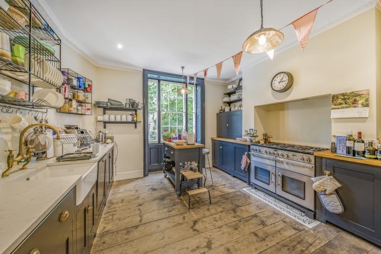 Grove Lane, London SE5 4 bed house - £4,750 pcm (£1,096 pw)