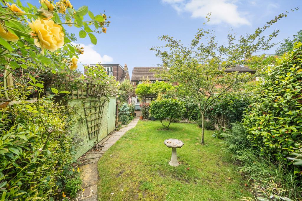 Chaldon Road, Caterham CR3 3 bed detached house - £535,000