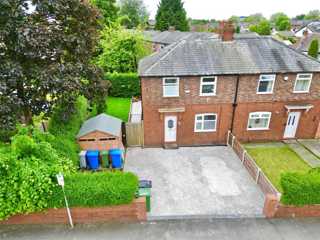Glebelands Road, Cheshire M33 3 bed semi-detached house - £350,000