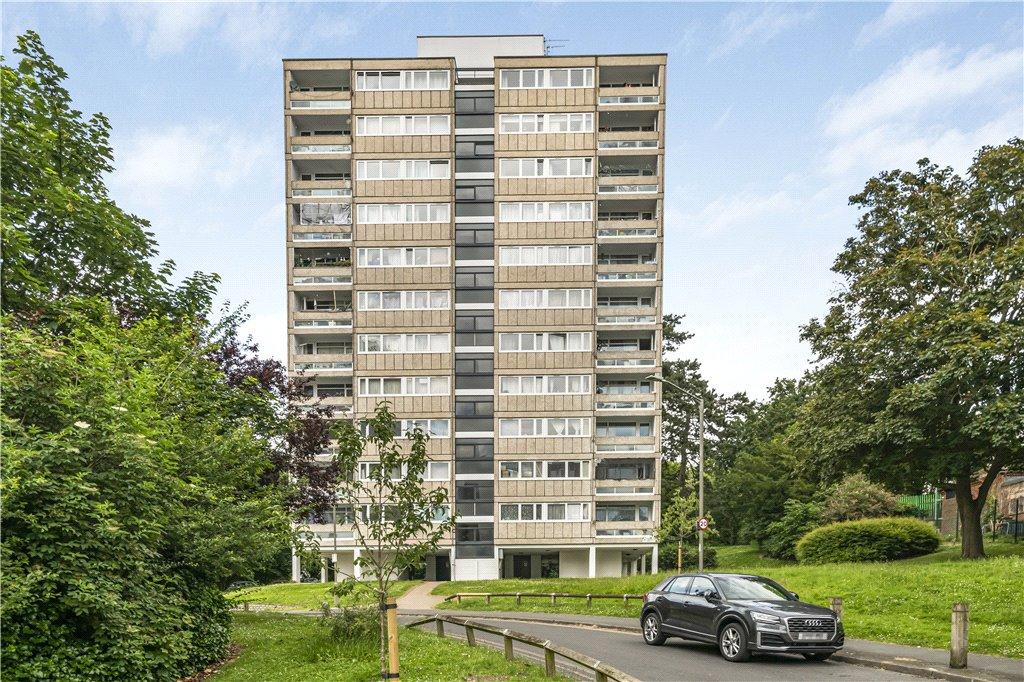 Tangley Grove, Roehampton, SW15 1 bed apartment - £1,650 pcm (£381 pw)
