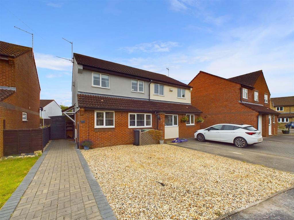 Pinewood Road, Hardwicke, Gloucester 3 bed semi-detached house - £290,000