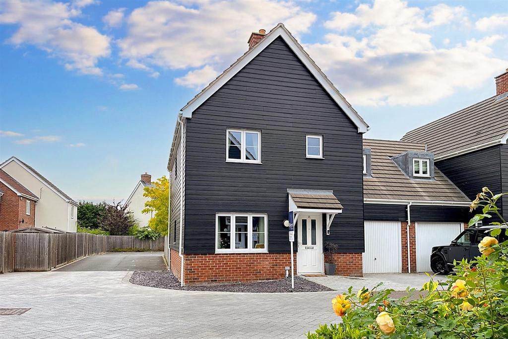 Elm Gardens, Mountnessing, Brentwood 4 bed link detached house for sale ...