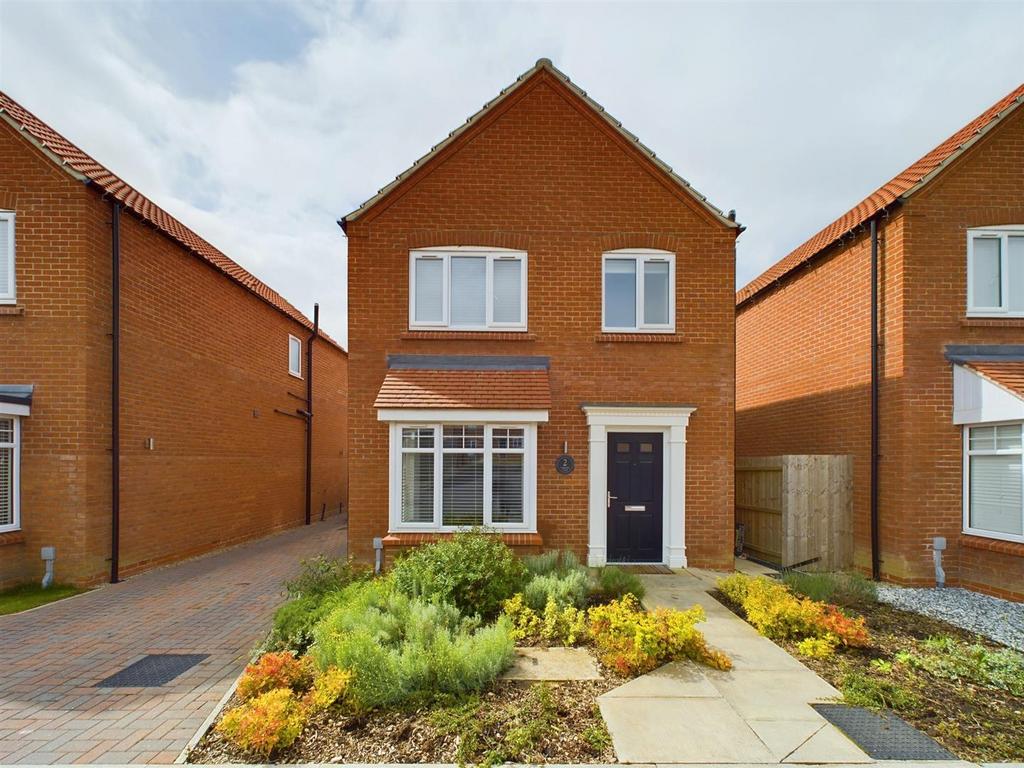 Lawrence Croft, Easton Road, Bridlington 3 bed detached house - £230,000