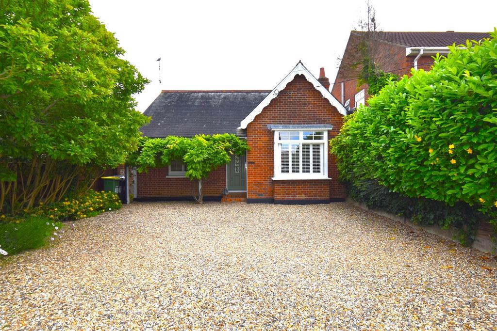 Ashingdon Road, Rochford 3 bed detached bungalow - £440,000