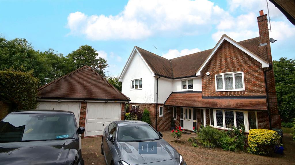 Grovewood Place, Woodford Green IG8 4 bed detached house - £1,300,000
