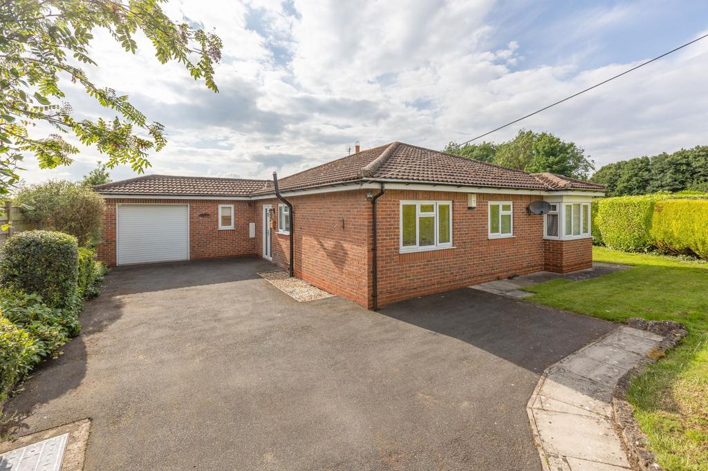 Scagglethorpe, Malton, YO17 3 bed detached bungalow - £340,000