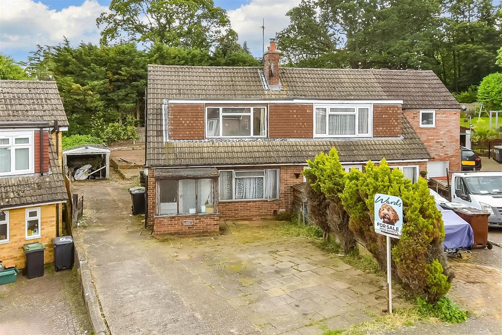 Primrose Drive, Ditton, Aylesford, Kent 3 bed semi-detached house - £ ...