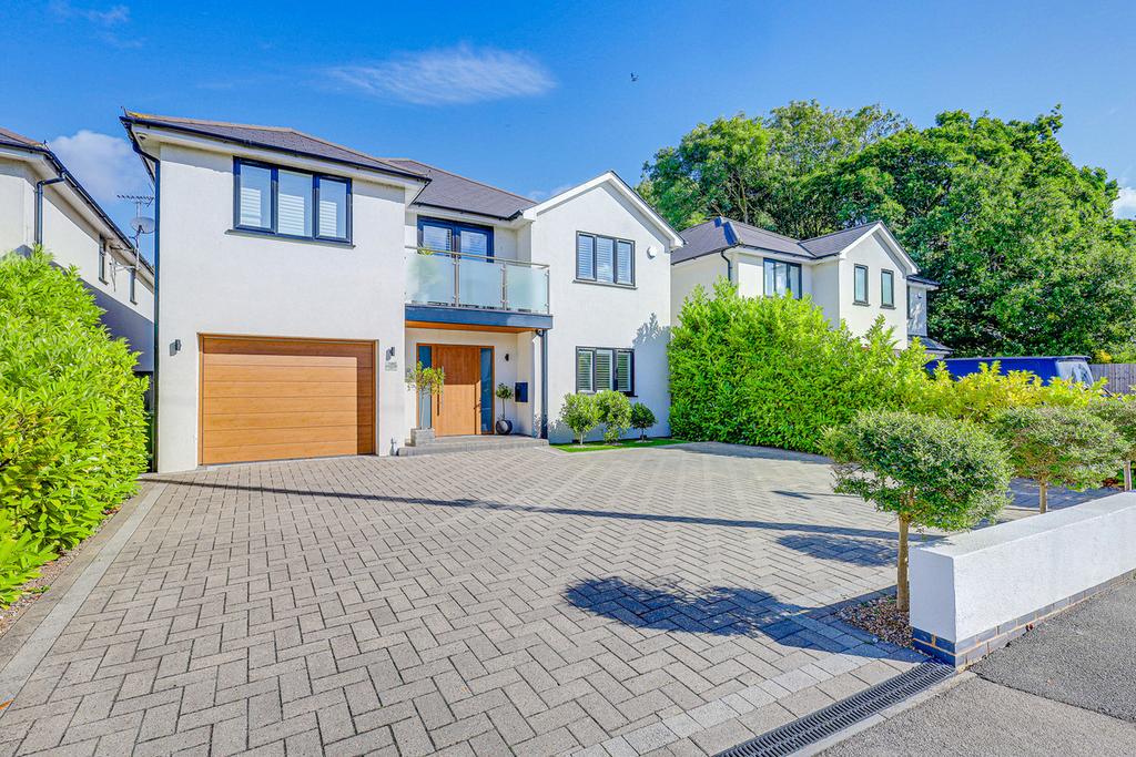Shipwrights Drive, Benfleet, SS7 5 bed detached house - £900,000