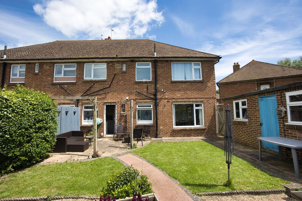 Biggins Wood Road, Folkestone, CT19 2 bed ground floor flat - £200,000