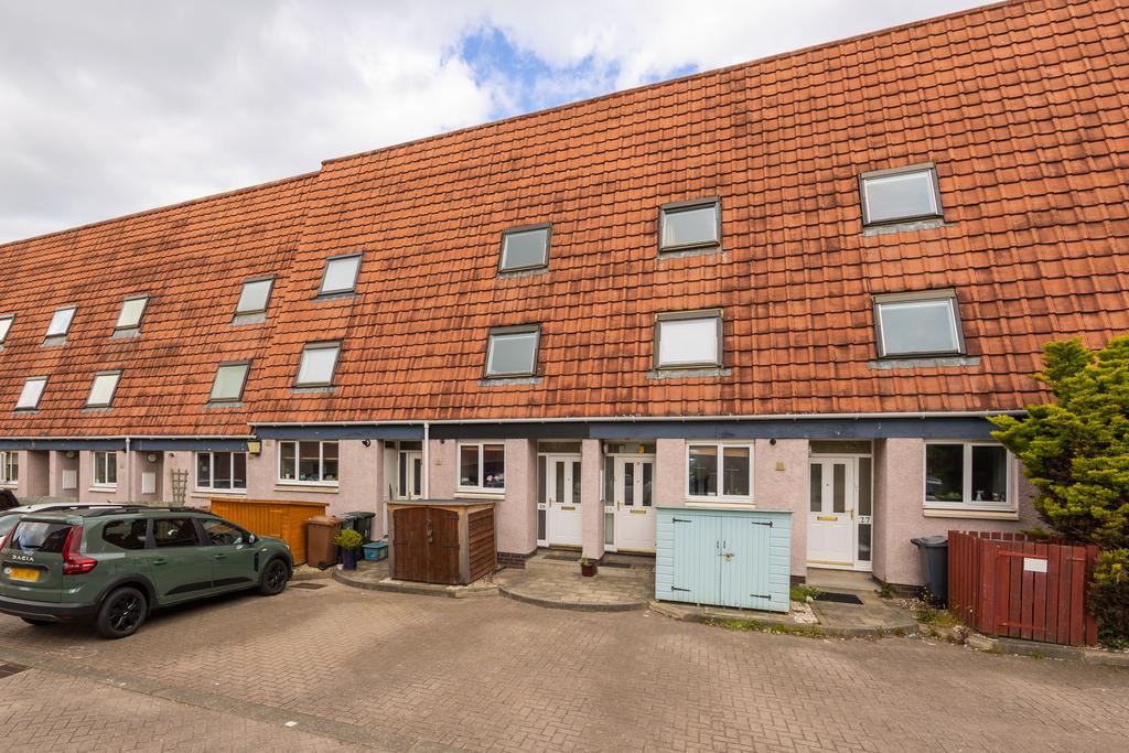 Craigmount Brae, Edinburgh EH12 4 bed townhouse for sale - £290,000