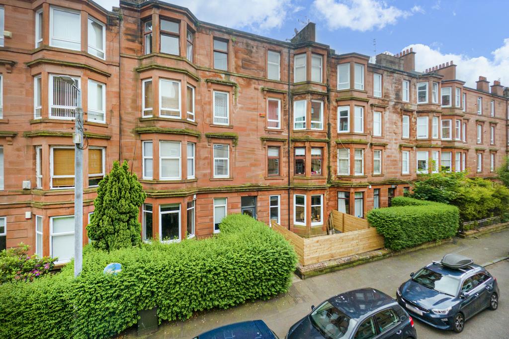 Roslea Drive, Dennistoun, Glasgow 2 bed apartment - £175,000