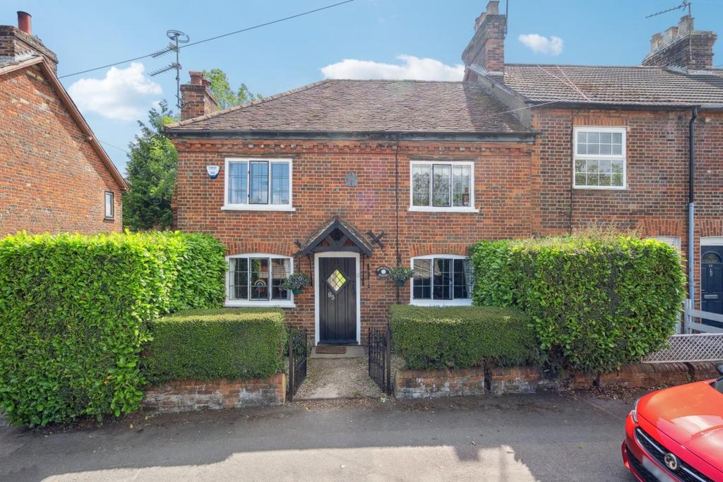 White Lion Road, Amersham... 3 bed end of terrace house - £550,000