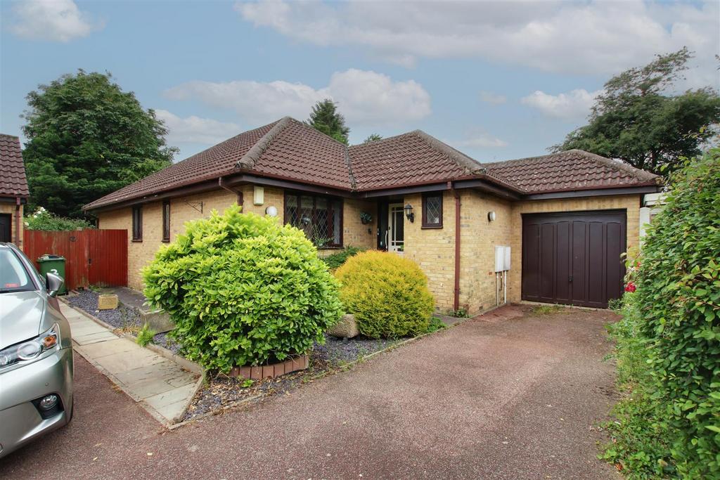 Russet Close, Cheshunt 2 bed detached bungalow - £500,000