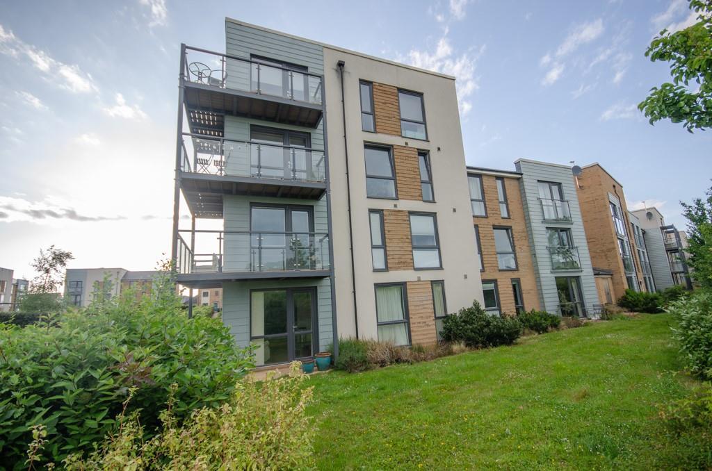 Buttercup Crescent, Lyde Green... 2 bed flat - £240,000