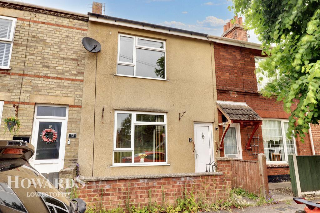 Wellington Road, Lowestoft 3 bed terraced house - £170,000