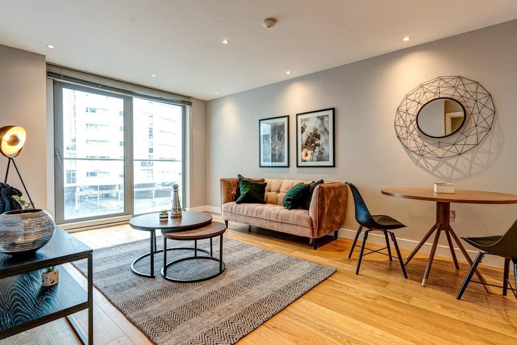 5 Meridian Plaza, Bute Terrace, Cardiff 1 bed apartment - £149,950