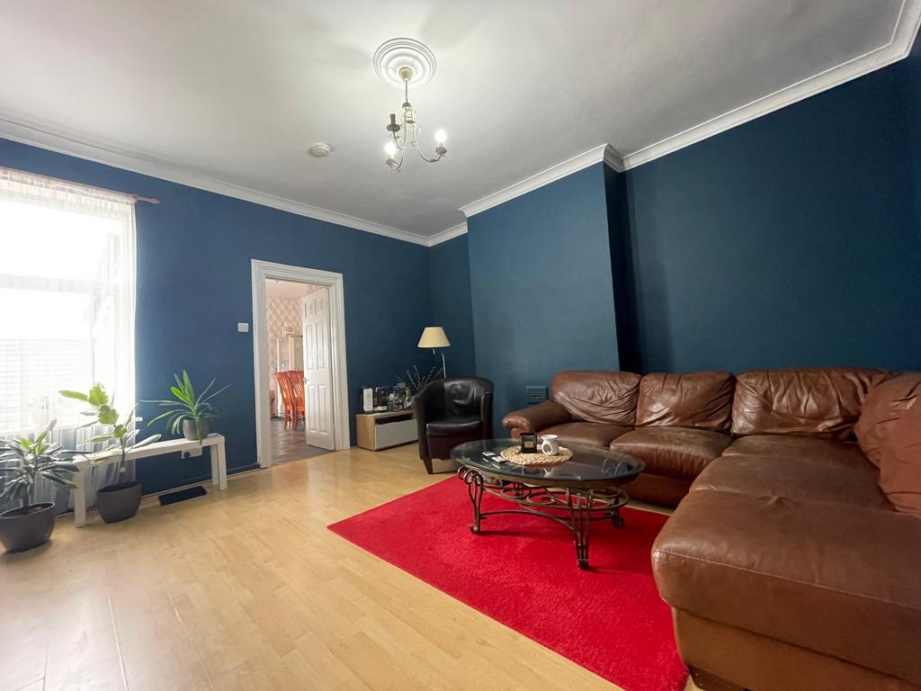 Saltwell Road, Gateshead NE8 4 bed maisonette - £795 pcm (£183 pw)