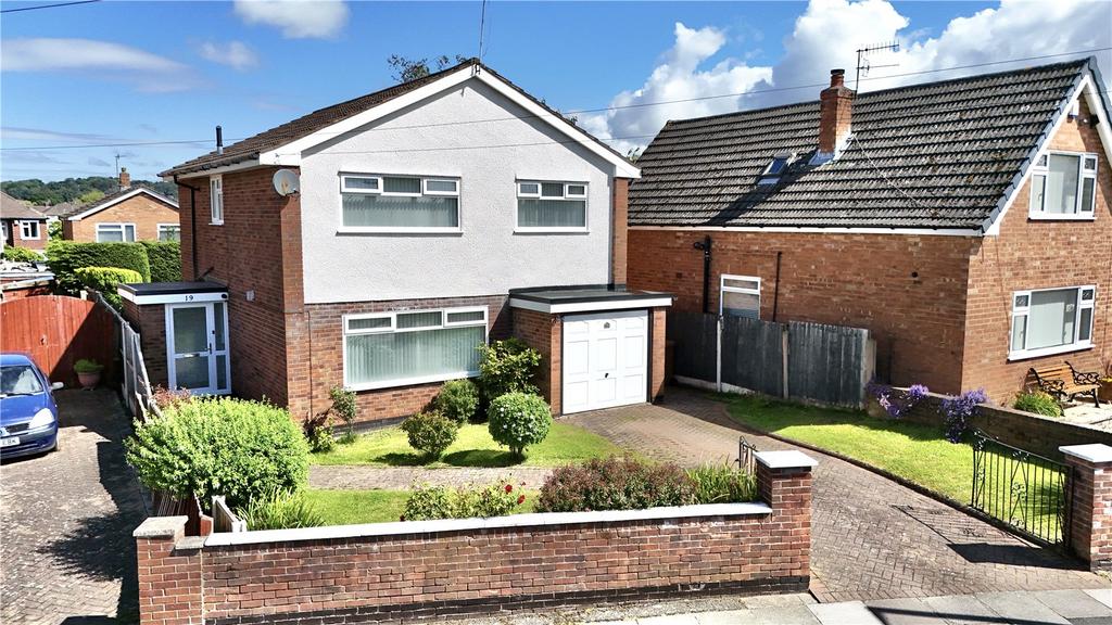 Prenton Village Road, Prenton... 4 bed detached house - £300,000