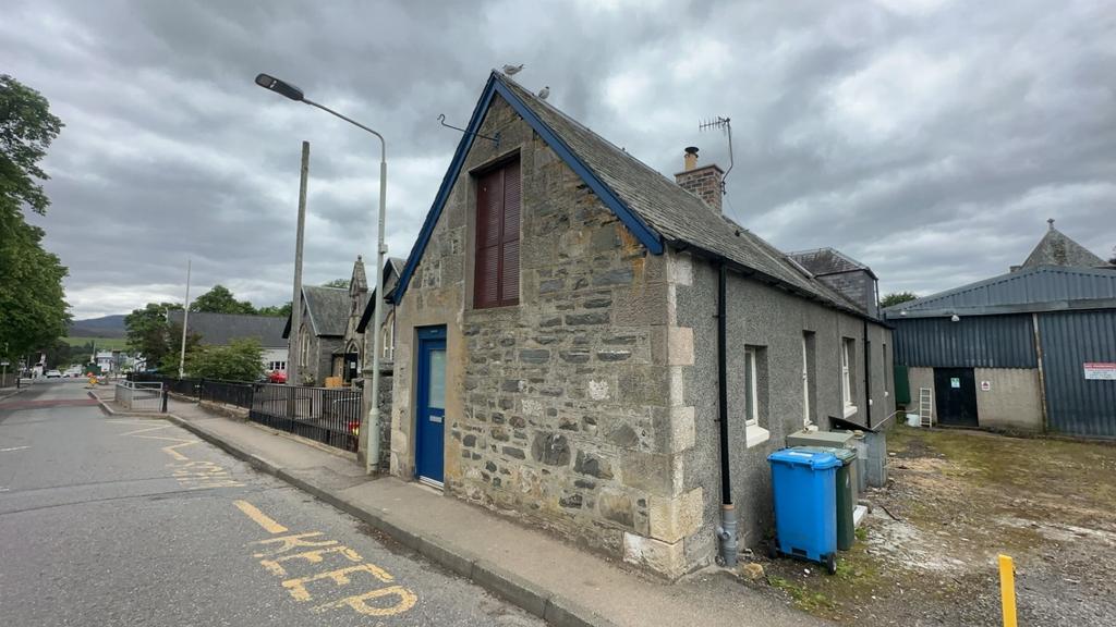 Ruthven Road, Kingussie 2 bed cottage - £99,500