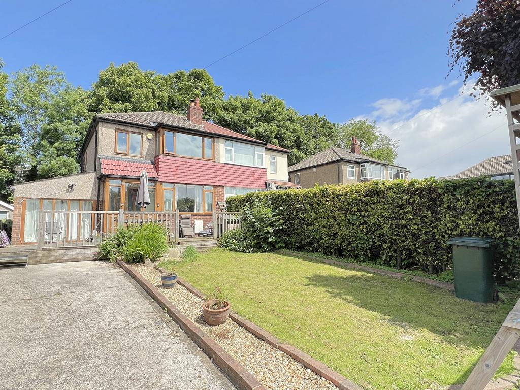 Greengates Avenue, Wyke, Bradford, BD12 4 bed semi-detached house for ...