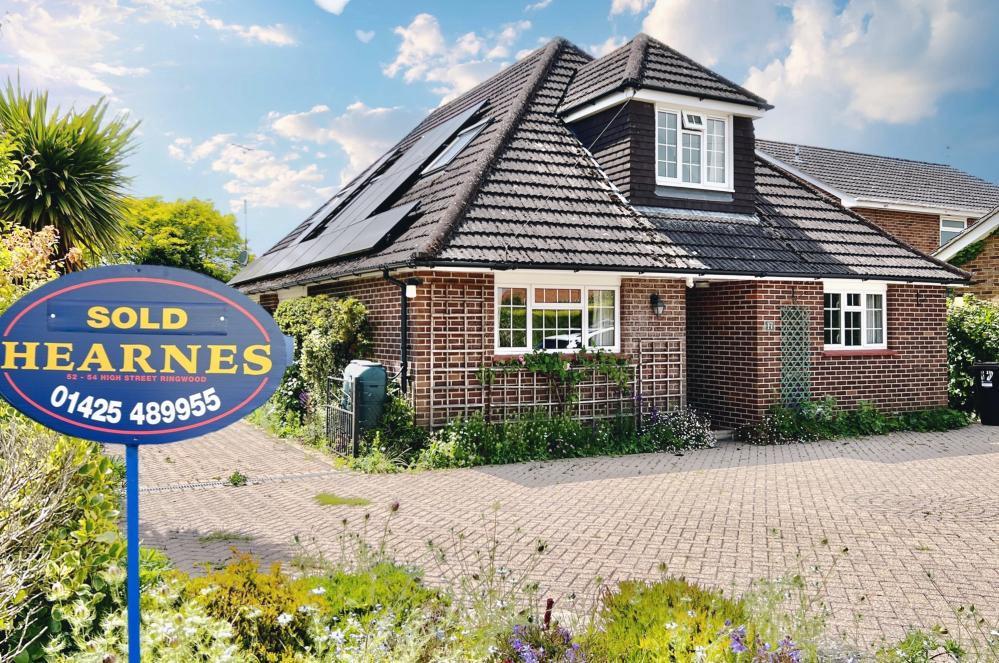 Broadshard Lane, Ringwood, BH24 1RP 4 bed chalet - £800,000