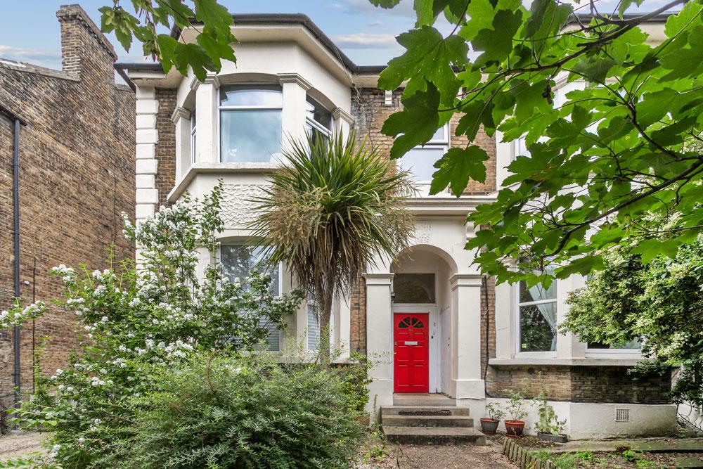 Bulwer Road, London E11 2 bed flat - £400,000