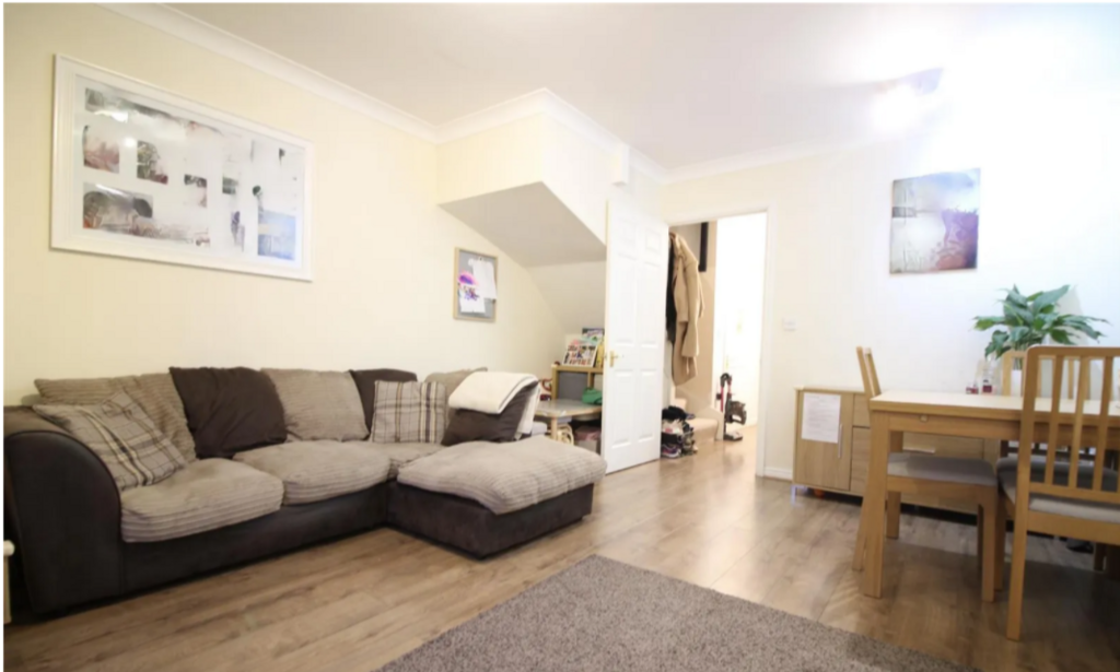 Hubbards Close, Uxbridge UB8 2 bed terraced house - £1,800 pcm (£415 pw)