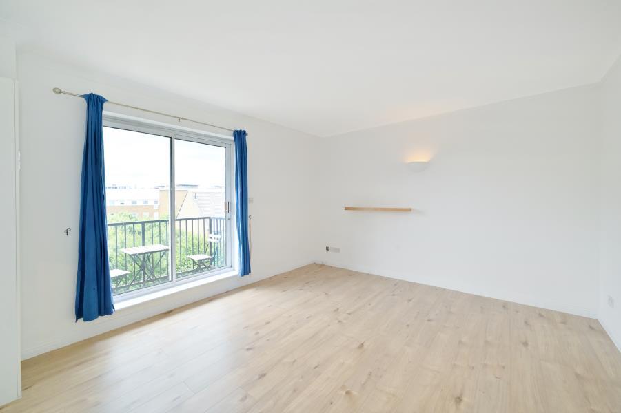 Lamb Court Narrow Street E14 2 bed flat - £1,950 pcm (£450 pw)