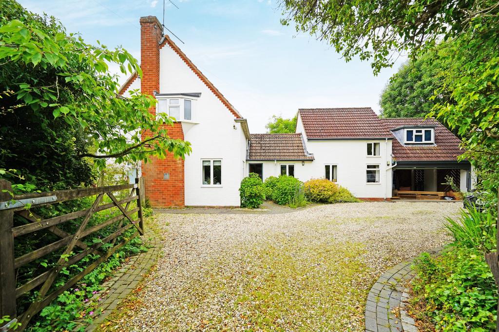 Church Road, Claverdon, CV35 3 bed detached house - £995,000