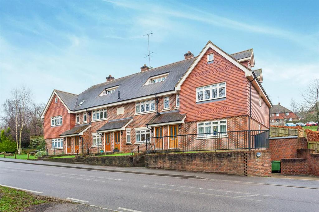 London Road, Balcombe 2 bed apartment - £350,000