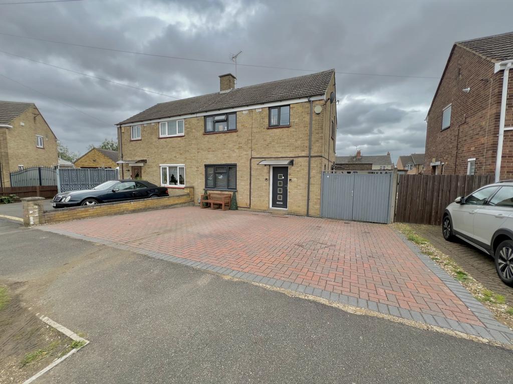 Peterborough PE2 3 bed semi-detached house - £250,000
