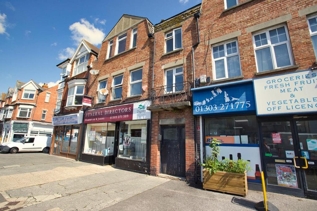 Cheriton High Street, Folkestone... 2 bed flat for sale - £165,000