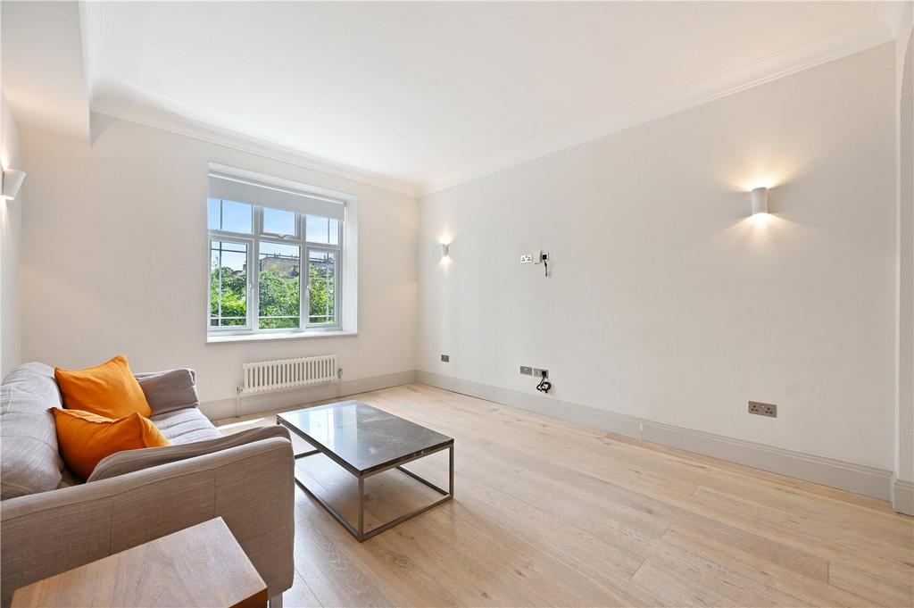 Leonard Court, Edwardes Square... 2 bed apartment - £950,000