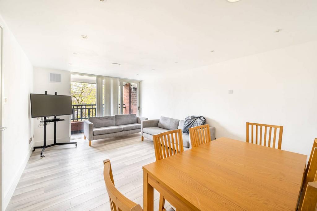 Edith Terrace, Chelsea, London, SW10 2 bed flat - £2,817 pcm (£650 pw)